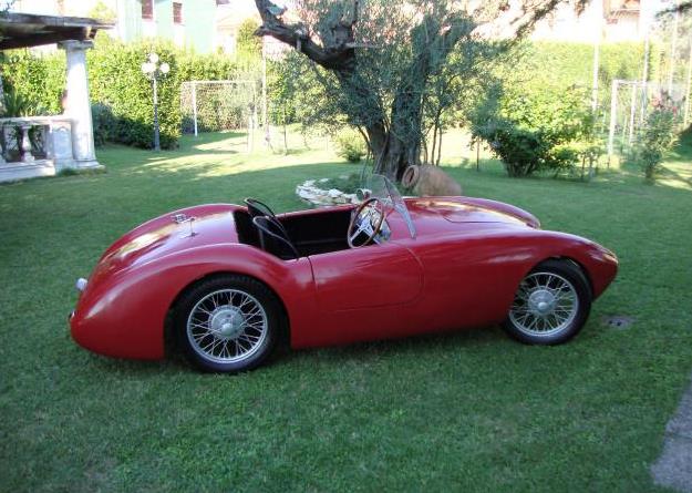 Minimal art: 1957 Ashley 750 Sport MKI – Classic Virus