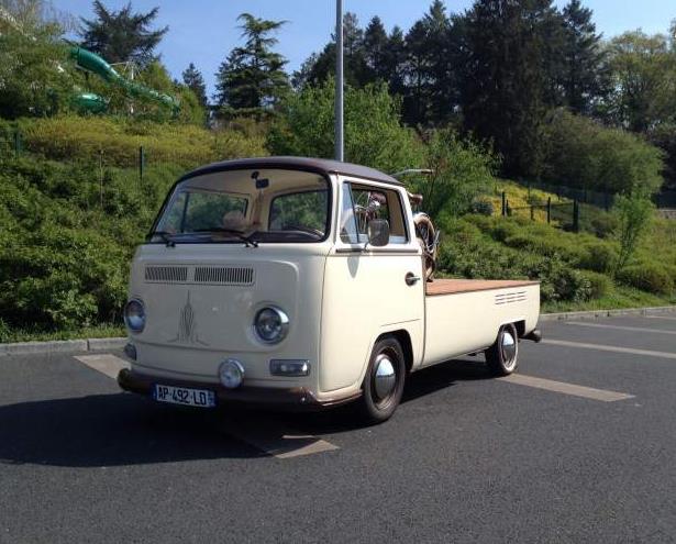 Beach cruiser included: 1970 Volkswagen Combi – Classic Virus