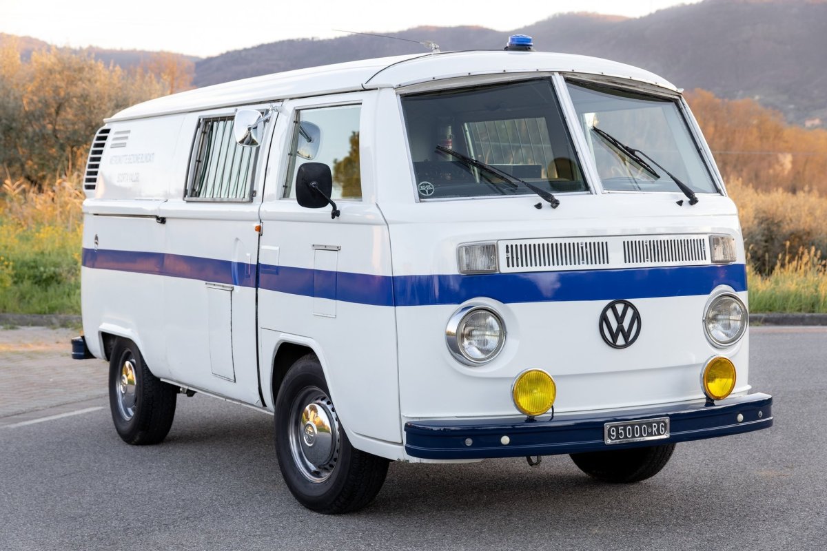 Bulletproof vest: 1975 Volkswagen Typ2 by Fontauto – Classic Virus